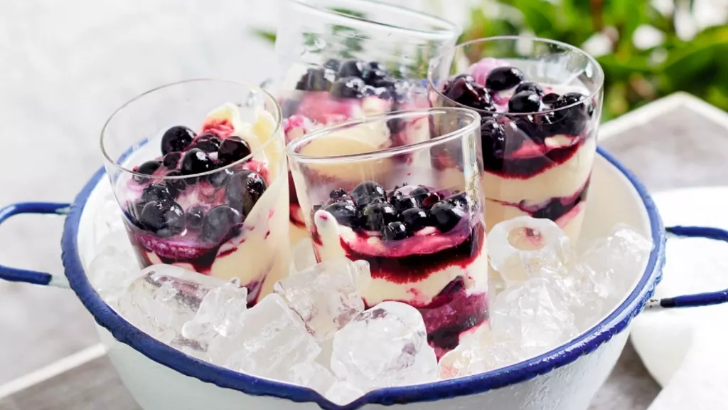 Blueberry and Lemon Curd Sundaes Recipe | Food Network UK