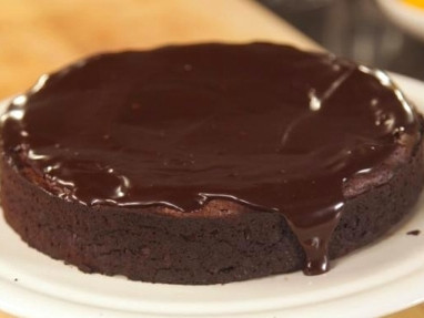 Chocolate Cassis Cake Recipe | Food Network UK
