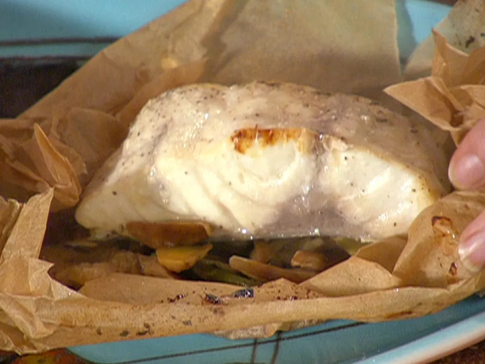 Ginger-garlic fish in parchment Recipe | Food Network UK