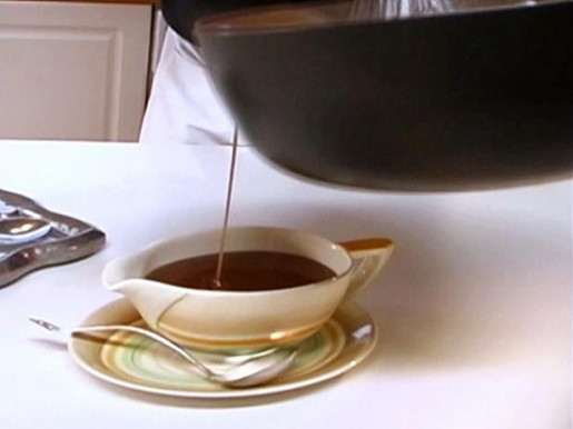 Gravy from roast drippings Recipe | Food Network UK