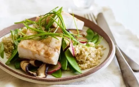 Microwave Ginger-Soy Flounder with Snow Peas Recipe | Food Network UK