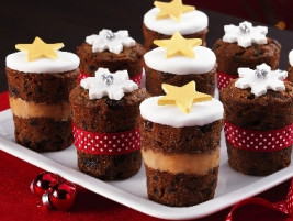 Mini Christmas Cakes Recipe | Food Network UK