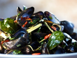 Steamed Vietnamese Mussels in Chicken Stock and Vietnamese Spices ...