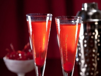 The Lover Cocktail: Valentine's Special Recipe | Food Network UK