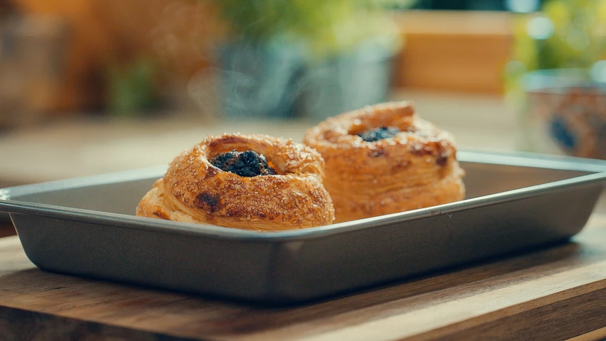 Michel Roux's Baked Apples in Puff Pastry Recipe | Food Network UK