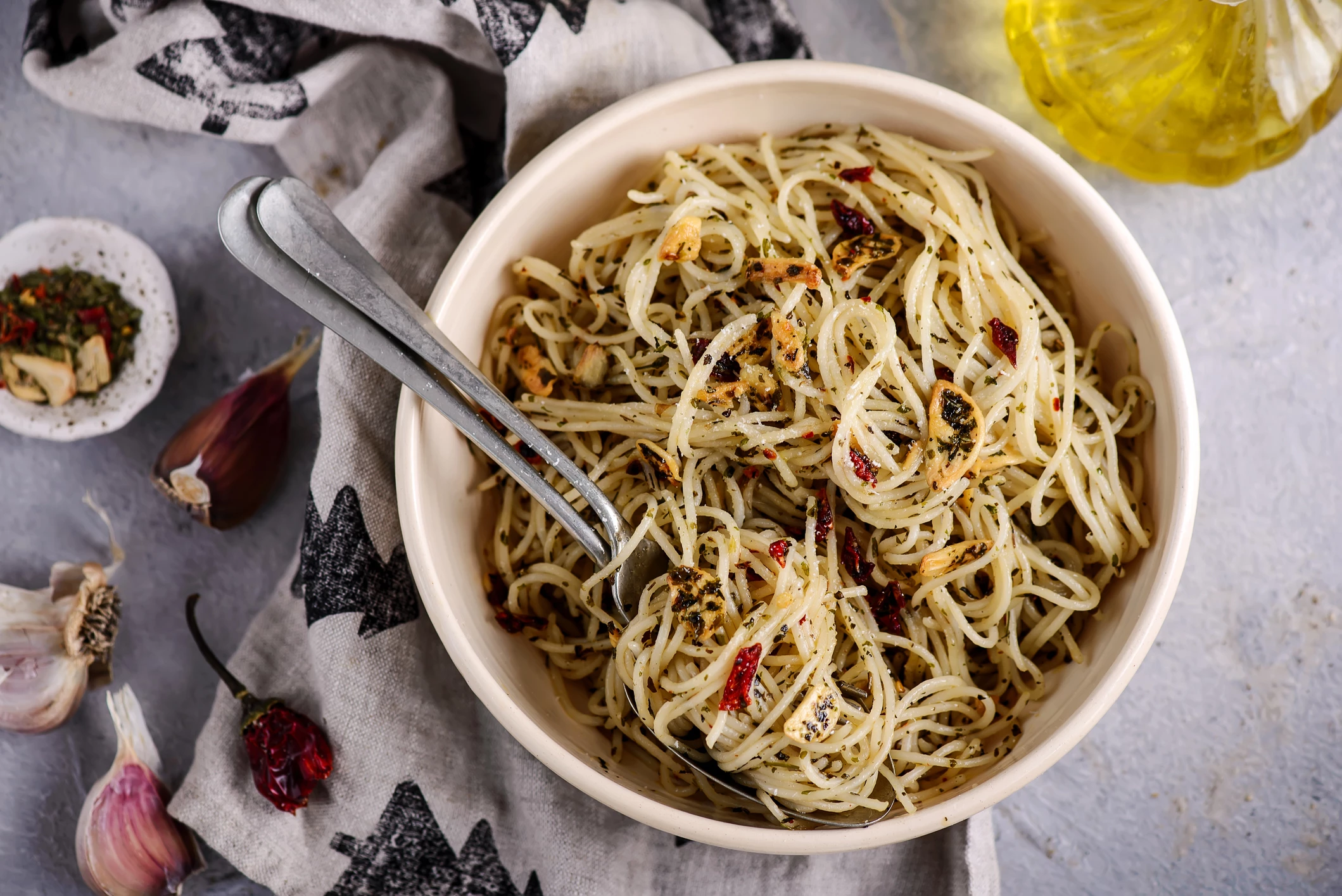 Spaghettini Squared Pasta with Olive Oil, Garlic and Courgettes Recipe ...