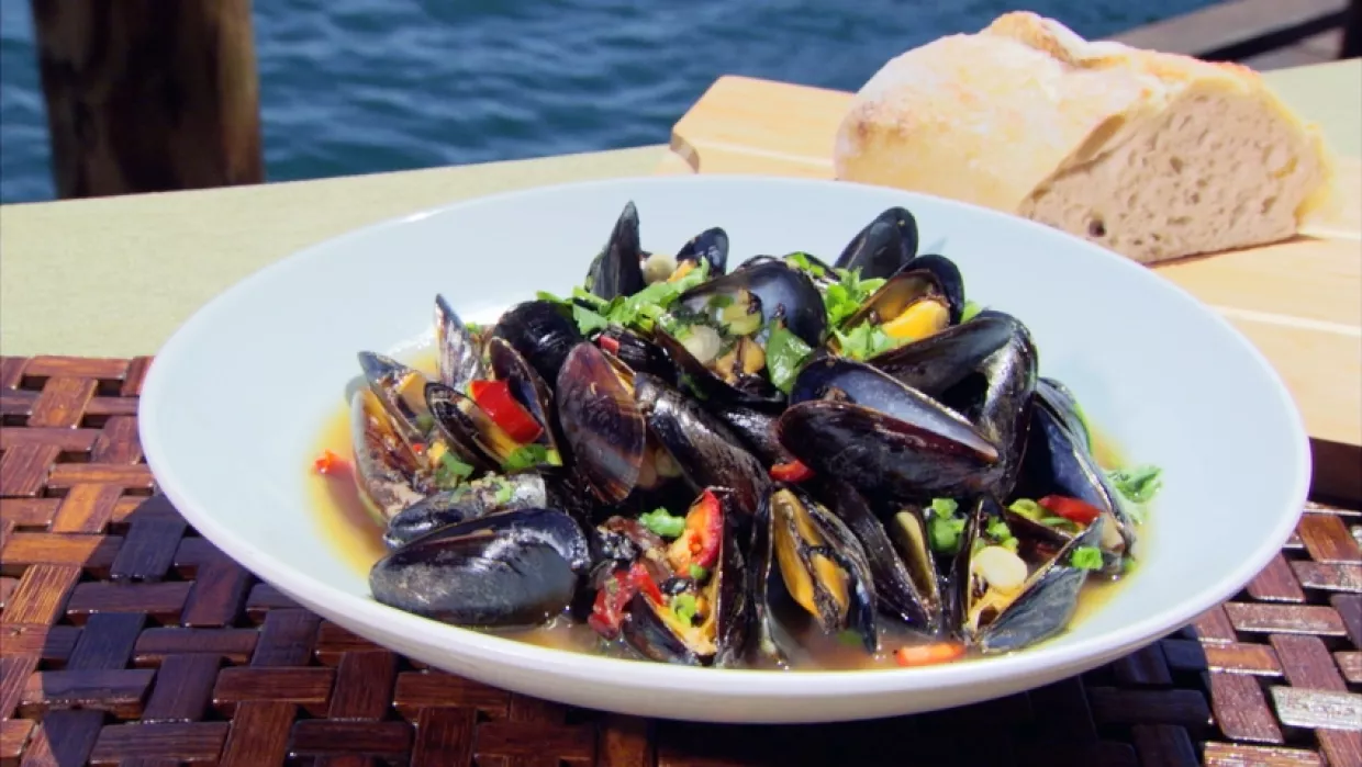Asian-Style Mussels Recipe | Food Network UK