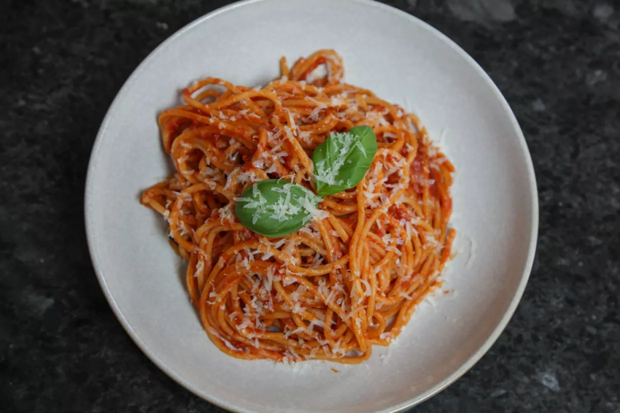 Gina's Famous Tomato Pasta Recipe | Food Network UK