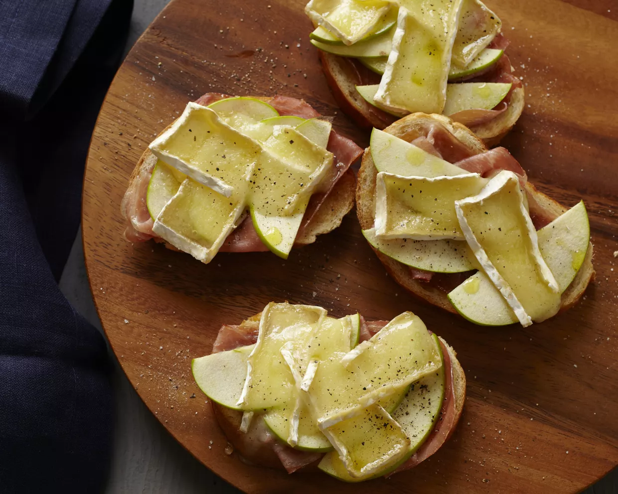 Baked Prosciutto and Brie with Apple Butter Recipe | Food Network UK