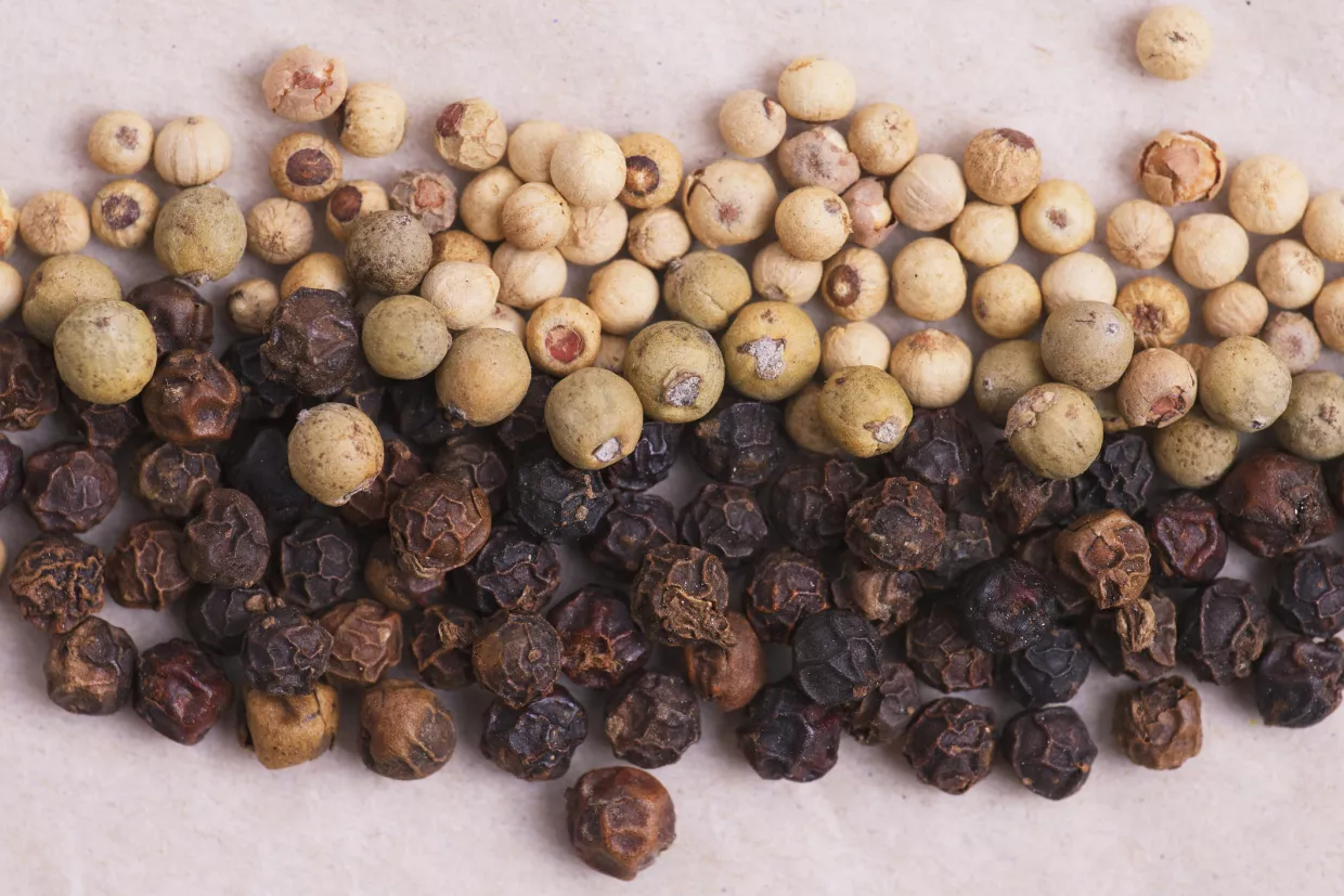 What is the Difference Between White Pepper and Black Pepper? | Food ...